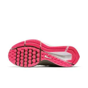 Nike Zoom Winflo 5 Athletic Sneakers
