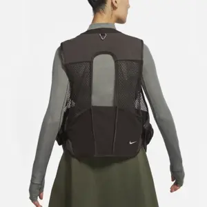 Nike Buttles Vest