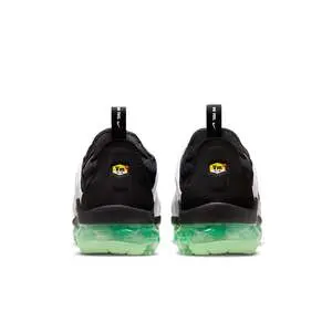 Nike Vapormax Plus Sneakers - Black