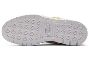 PUMA Mayze "bright Heights" Low Top Sneakers - Creamy