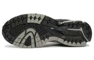 NEW BALANCE 860 V2 Athletic Sneakers - Black/silver