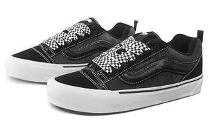 VANS Knu Skool Low Top Sneakers - Black/white
