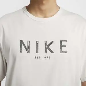 Nike Dri-fit Uv T-shirt With Graphic Detail - White