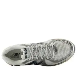 NEW BALANCE 860 Athletic Sneakers - White/silver