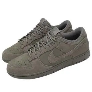 Nike Dunk Low Se Suede Sneakers