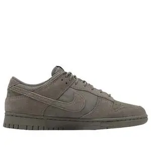 Nike Dunk Low Se Suede Sneakers