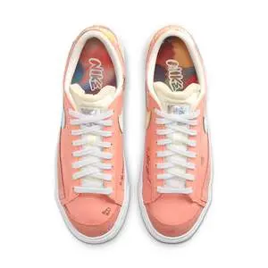 Nike Blazer Low '77 Doodle Sneakers
