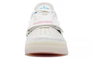 LI-NING Badfive Rookie Low Top Sneakers - White/beige/blue