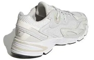 Adidas Astir Sneakers - White/gray