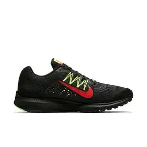 Nike Zoom Winflo 5 Athletic Sneakers - Black