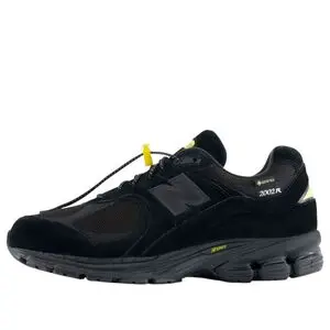 NEW BALANCE 2002r Gore-tex Sneakers - Black/yellow