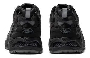 Asics Gel-100 Tr Low Top Sneakers
