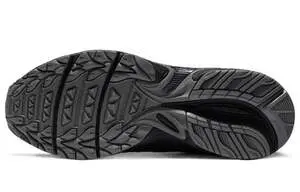 Asics Gel-100 Tr Low Top Sneakers