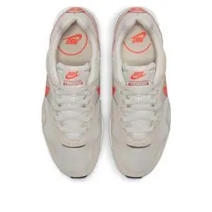Nike Venture Runner Wide Sneakers - White/grey