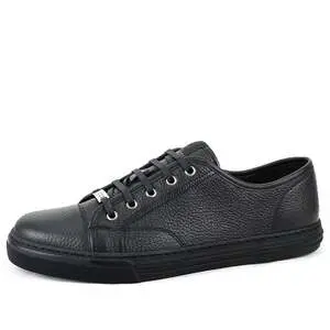 Gucci Pebbled Nappa Leather Low Top Sneakers - Black