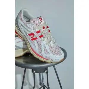 NEW BALANCE 1906r "sea Salt True Red" Low Top Sneakers - White/red