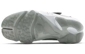 Nike Rift Tabi Toe Sneakers