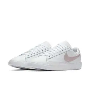 Nike Blazer Low Le Sneakers - White/particle Rose