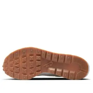 Nike X Sacai Vaporwaffle Sail Gum Sneakers - White/sail