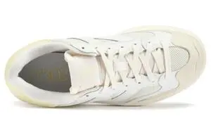 NEW BALANCE Ct302 Sneakers - White/beige