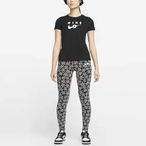 Nike Daisy Graphic T-shirt