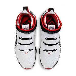 Nike Lebron 'lebron 4 Graffiti' High-top Sneakers - White