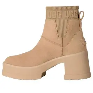 UGG Moxy Chelsea Boot - Sand