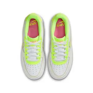 Nike Force 1 Lv8 Low Top Sneakers