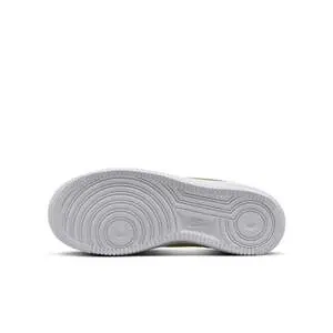Nike Force 1 Lv8 Low Top Sneakers