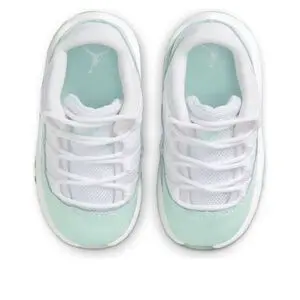 JORDAN 11 Retro Low Sneakers
