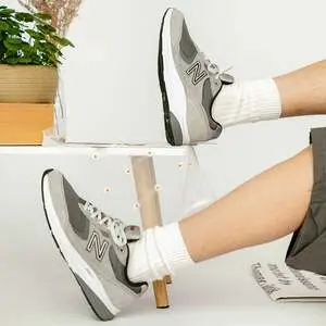 NEW BALANCE 880 "gun Metal" Low Top Sneaker - Grey