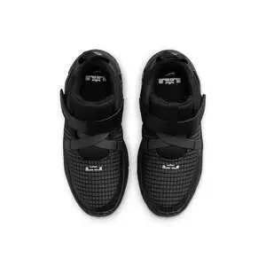 Nike Lebron Witness 7 Mid Top Basketball Sneakers