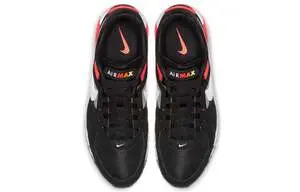 Nike Max Ivo Sneakers