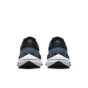 Nike Zoom Vomero 16 Athletic Sneakers