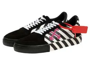 Off-White Low Top Sneakers With Graphic Detailing - Black
