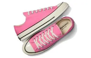 CONVERSE Chuck 70 Low Top Sneakers - Pink/white