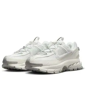 Nike Zoom Vomero Roam Sneakers - Light Bone