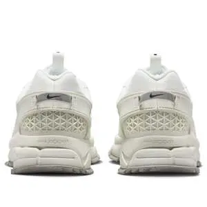 Nike Zoom Vomero Roam Sneakers - Light Bone