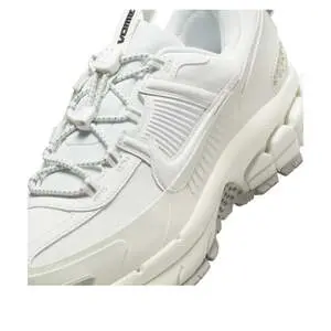 Nike Zoom Vomero Roam Sneakers - Light Bone