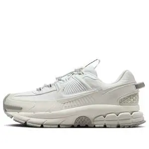 Nike Nike Air Zoom Vomero Roam Sneakers Light Bone