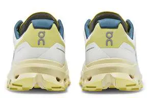 On Cloudvista Sneakers - Ivory/endive