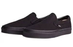 VANS Classic Slip-on Sneakers - Black