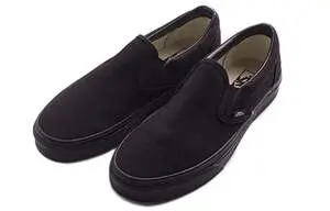 VANS Classic Slip-on Sneakers - Black