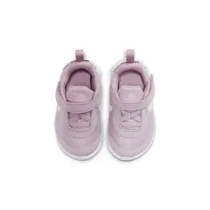 Nike Max Oketo Low Top Sneakers