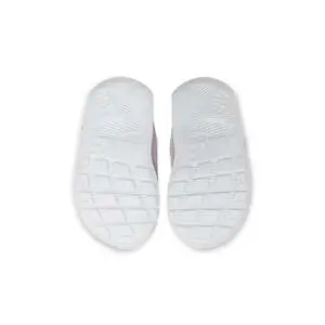 Nike Max Oketo Low Top Sneakers