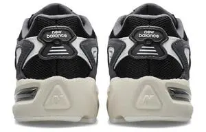 NEW BALANCE 725 Athletic Sneakers - Black/white/silver