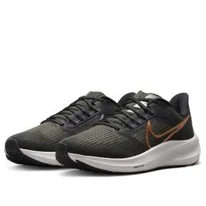 Nike Zoom Winflo Athletic Sneakers - Black/orange