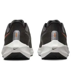Nike Zoom Winflo Athletic Sneakers - Black/orange