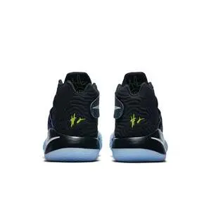 Nike Kyrie 2 "parade" Athletic Sneakers - White