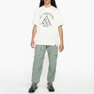 Nike Short Sleeve Graphic Tee